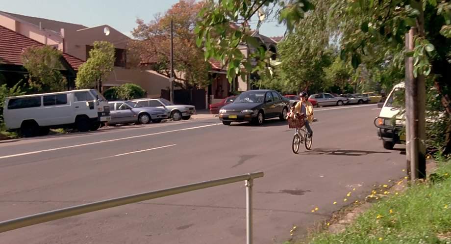 Paws (1997) – All Cars Featured in the Film | What's After the Movie?