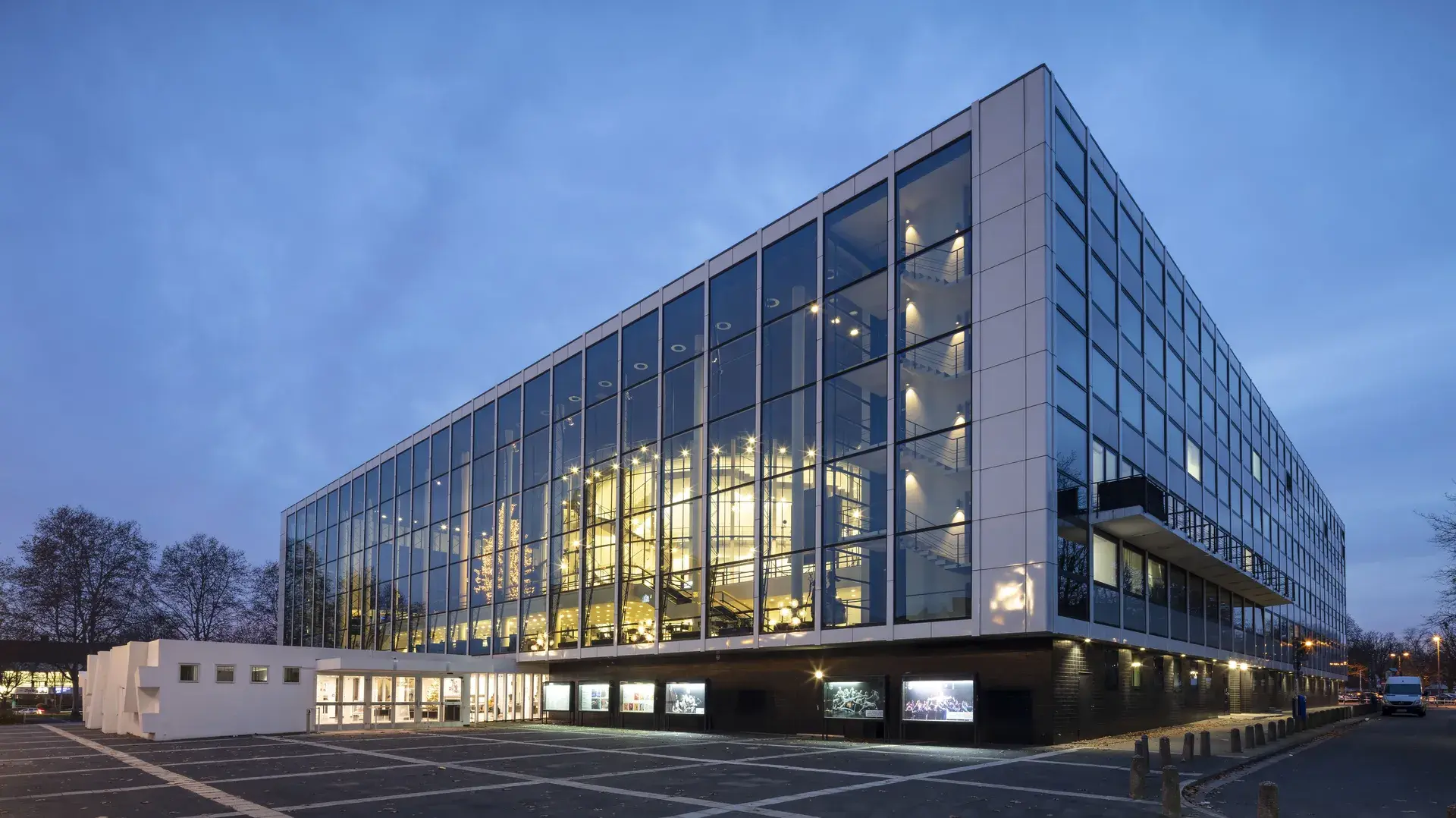 Monthy Python's Not The Messiah - Full Concert Film Guide, Setlist ...