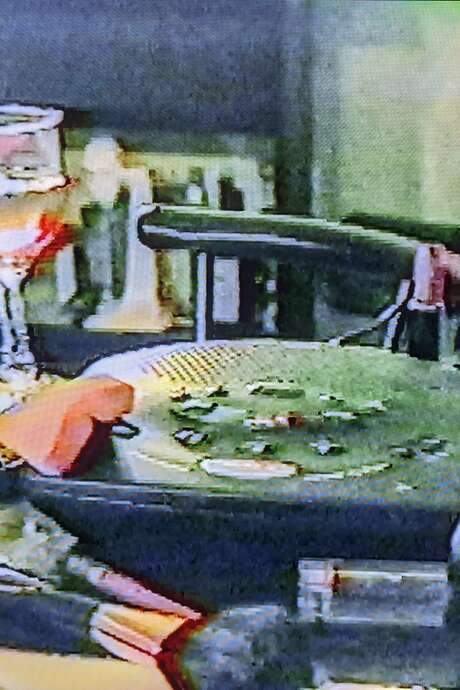 Answering Machine (2001) Characters, Themes & Settings